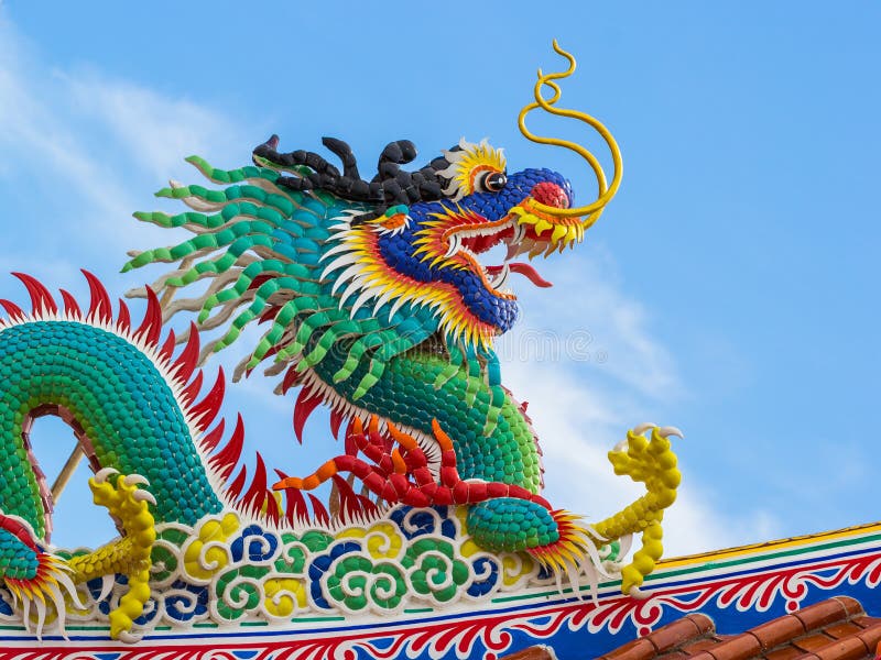 Groene draak op dak stock foto. Image of symbool, azië - 38782848