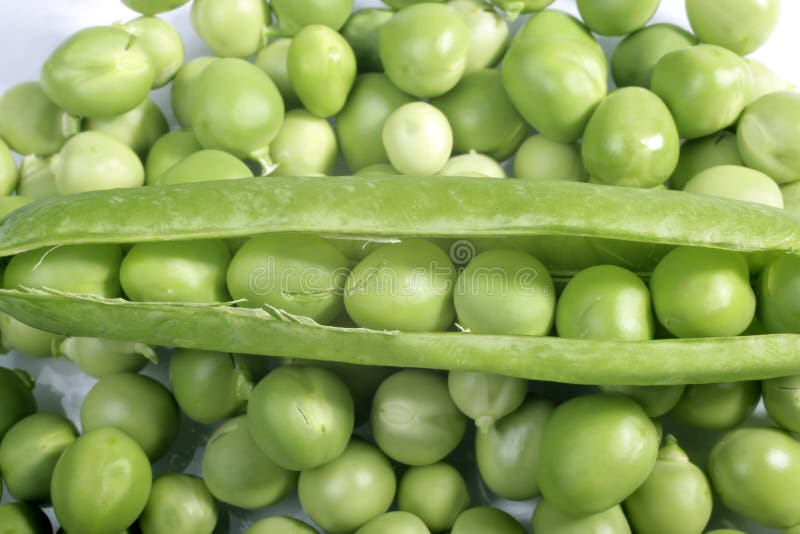 Groene erwten stock afbeelding. Image of voeding, duidelijk - 11665505