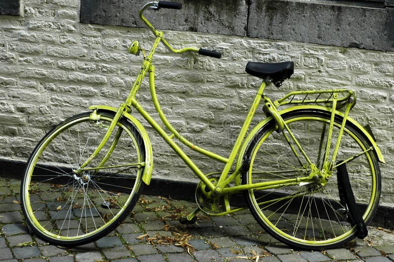 Retro Gestileerd Sepia Beeld Van Een Uitstekende Fiets Met Houten Krat ...