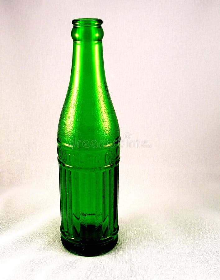 Groen Flesje En Helder Glas Water Stock Foto - Image of leeg, groen ...