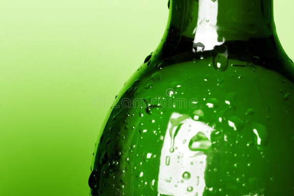 Groene fles stock afbeelding. Image of geïsoleerd, leeg - 7509961