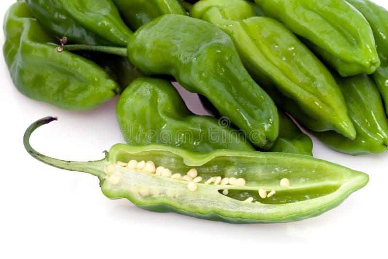 Groene hete peper stock foto. Image of leven, geïsoleerd - 13821768