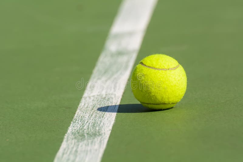 Groene tennisbal stock foto. Image of reeks, sluit, groen - 85246236
