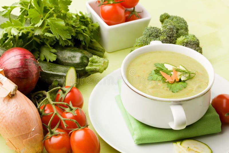 Groentesoep stock foto. Image of groenten, soep, groen - 19051610