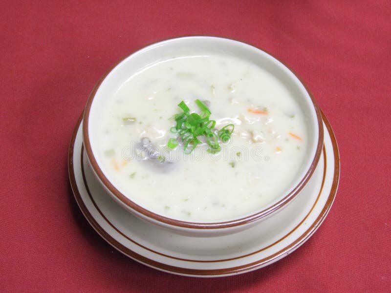 Kom verse soep met brood stock afbeelding. Image of maaltijd - 1305061