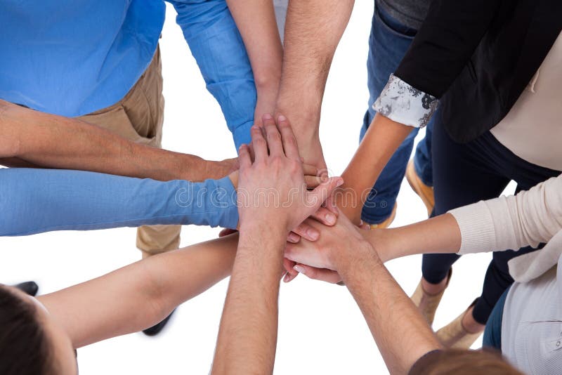 Groep Die Mensen Handen Samen Stapelen Stock Foto - Image of zakenman ...
