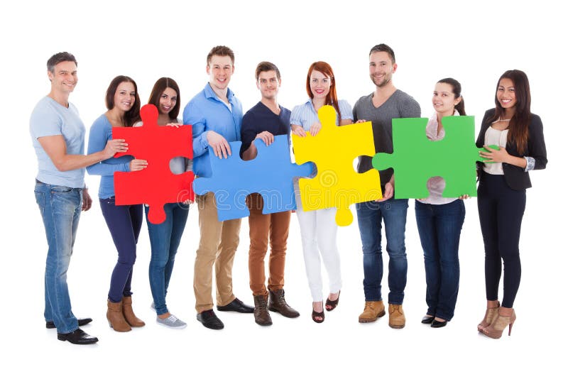 Groep Die Mensen Raadselstukken Verbinden Stock Afbeelding - Image of ...