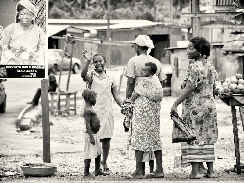 Groep Ghanese Mensen Bij De Lokale Markt Redactionele Stock Foto ...
