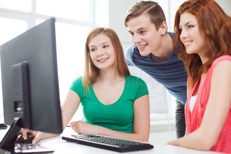 Studenten Die Bespreking Hebben Op School Stock Foto - Image of ...