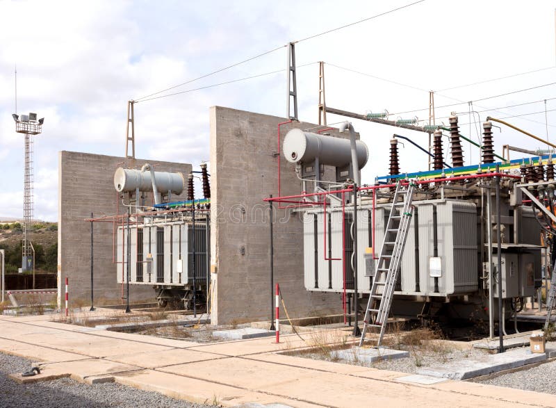 Transformatoren Met Hoog Voltage Stock Foto - Afbeelding bestaande uit ...