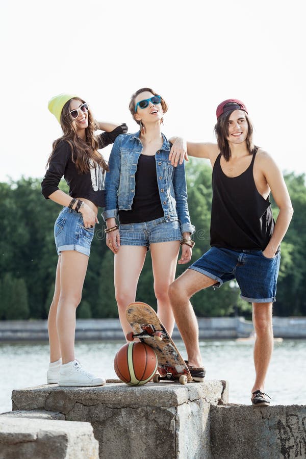 Groep jongeren stock afbeelding. Image of kaukasisch - 31401759