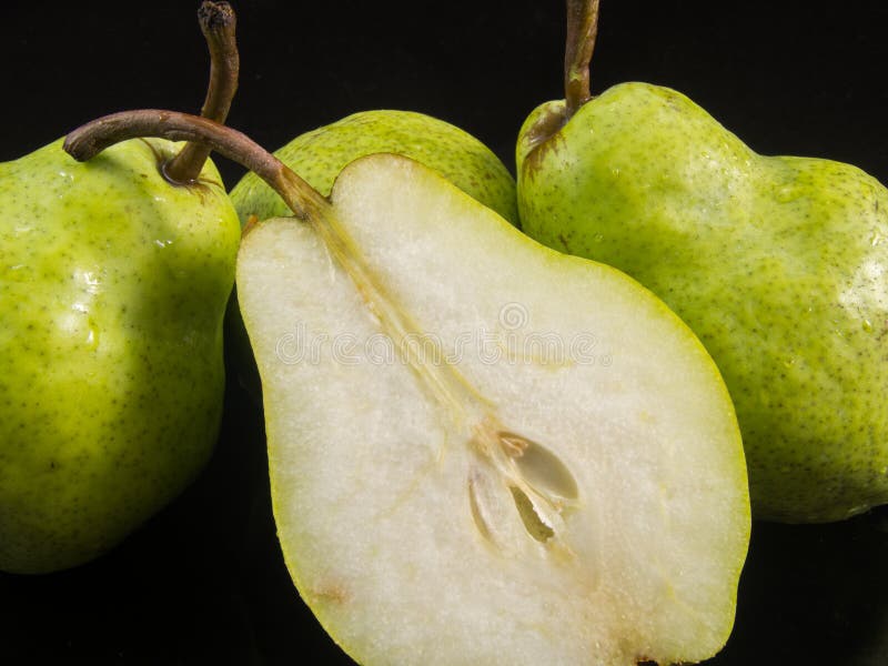 Groep peren en halve peer stock afbeelding. Image of rijp - 52700275