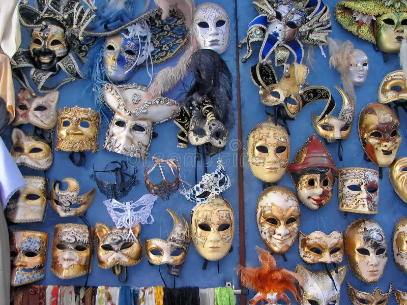 Theatrale Maskers Die Gelukkige En Droevige Emoties Uitdrukken Stock ...