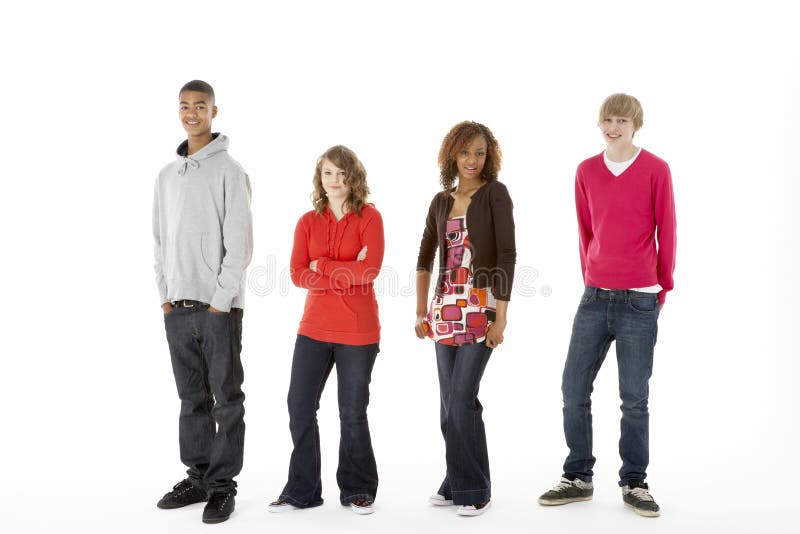 Groep Van Vier Tieners in Studio Stock Foto - Image of ontspanning ...