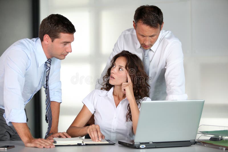 Groepswerk stock foto. Image of zaken, presentatie, werkgever - 15745528