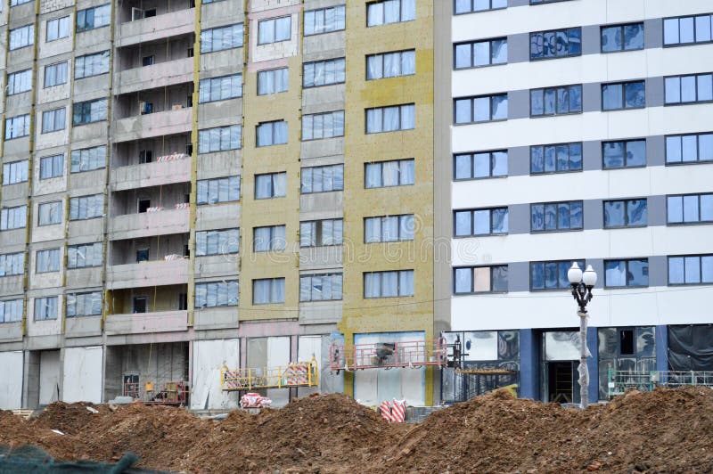 Groot Betoncement Modern in Aanbouw Nieuw Modern Monolithisch Gebouw ... Groot Betoncement Modern in Aanbouw Nieuw Modern Monolithisch Gebouw ...