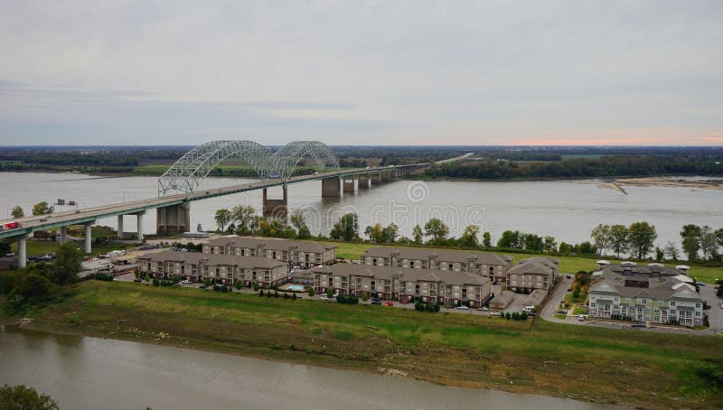 Groot Eiland in De Rivier Van De Mississippi Stock Afbeelding - Image ...