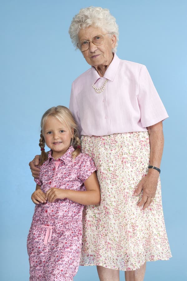 Groot - Grootmoeder En Kleinkind Stock Foto - Image of vrouw ...