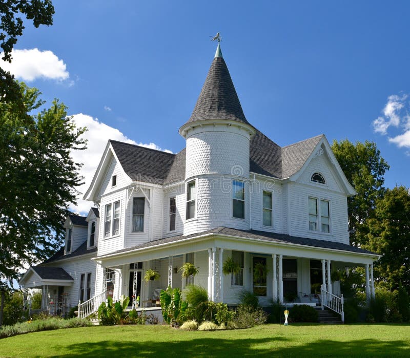 Groot wit huis redactionele stock foto. Image of groot - 76761003