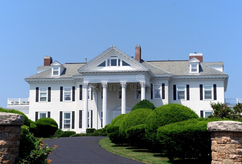 Groot Wit Huis Met Kolommen Stock Foto - Afbeelding bestaande uit kolom ...