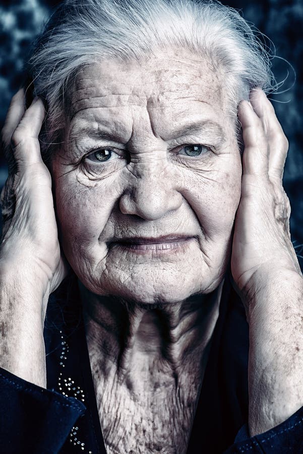 Grootmoeder stock afbeelding. Image of portret, dame - 39564529