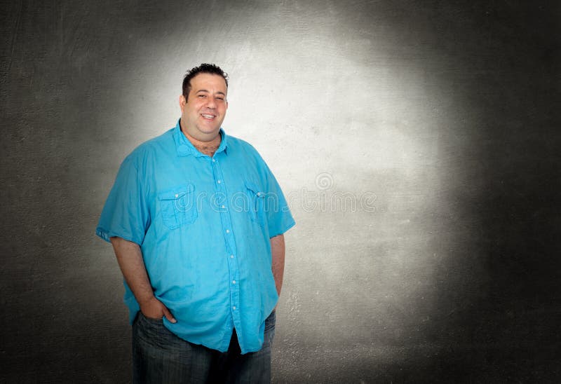 Gros homme heureux image stock. Image du adulte, ventre - 30736323