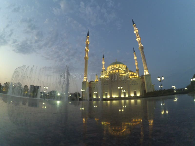 Grosny-Stadt in Tschetschenien Stockfoto - Bild von gebäude, symmetrie ...