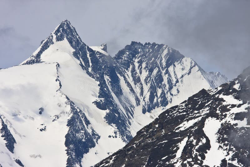 Grossglockner, De Hoogste Berg Van Oostenrijk Stock Foto - Image of ...