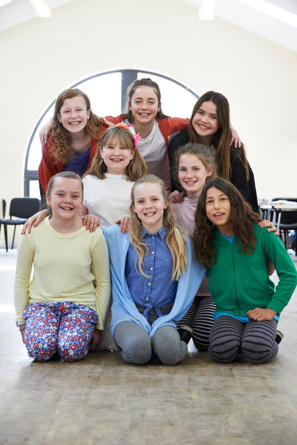 Grote Groep Kinderen Die Drama Van Workshop Samen Genieten Stock ...