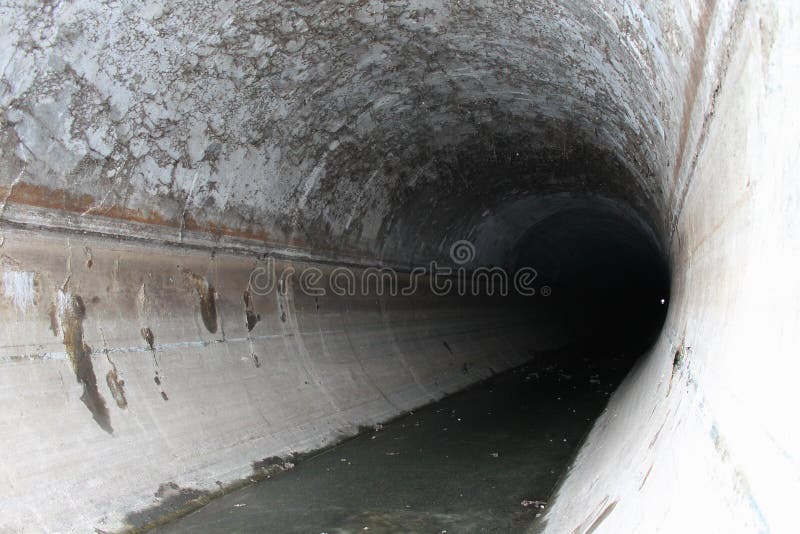 Grote rioolbuis stock afbeelding. Image of binnen, spijsvertering ...