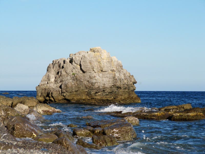 Grote Rots In De Zwarte Zee. Krim Schiereiland. Stock Afbeelding ...