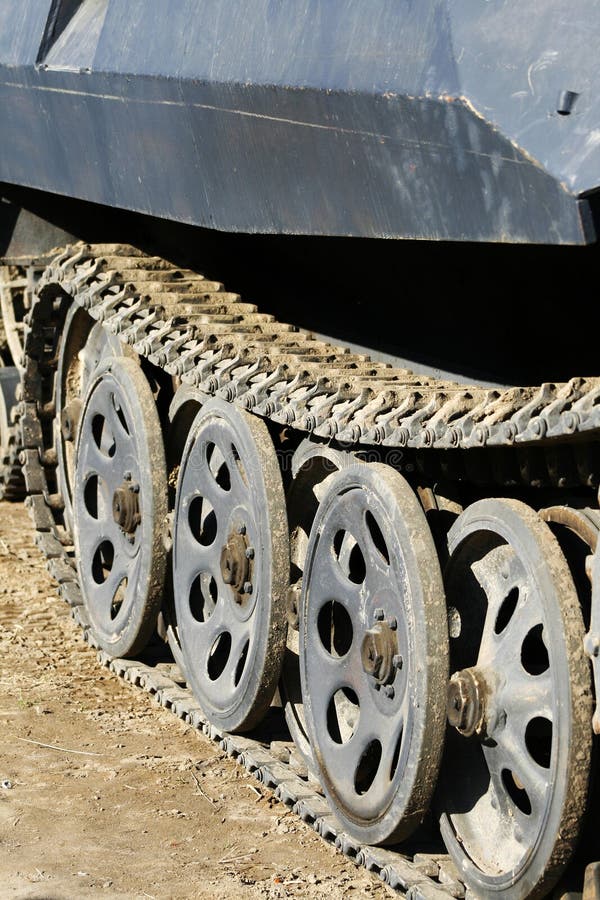 Grote Tank stock afbeelding. Image of tank, militair, machines - 6873375