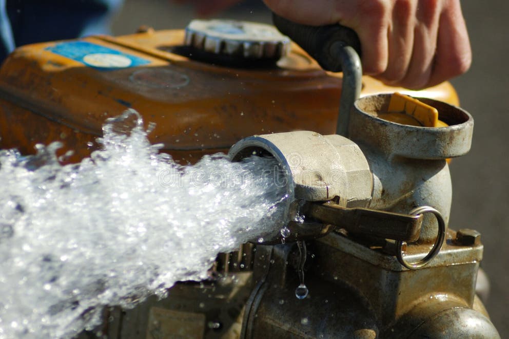 Grote waterPomp stock afbeelding. Image of mobiel, schoonmaakbeurt ...
