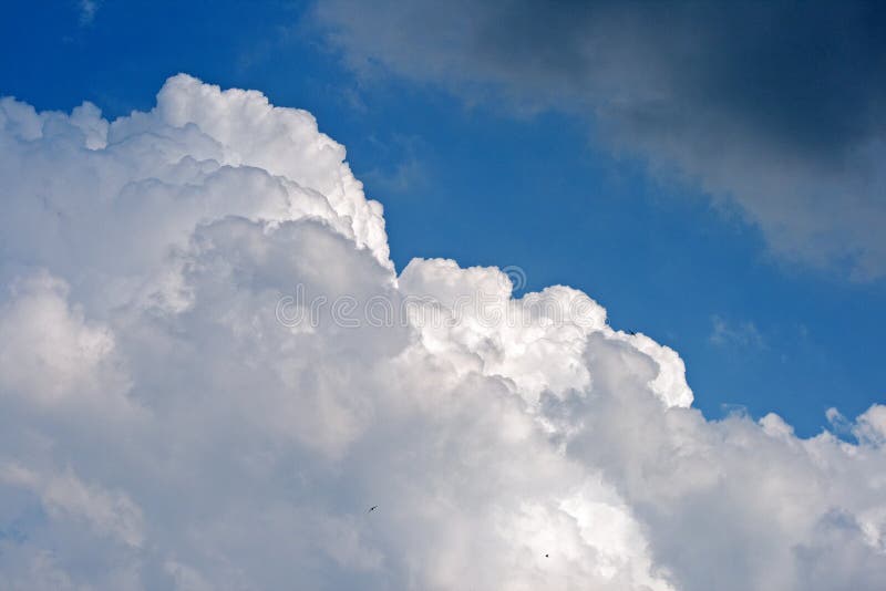 Mooie Cumuluswolk Over Oceaan Stock Foto - Image of wolk, achtergrond ...