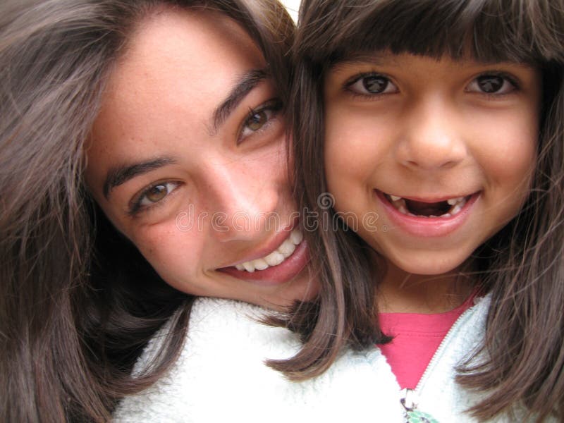 Grote Zuster, Weinig Zuster Stock Afbeelding - Image of geluk, familie ...