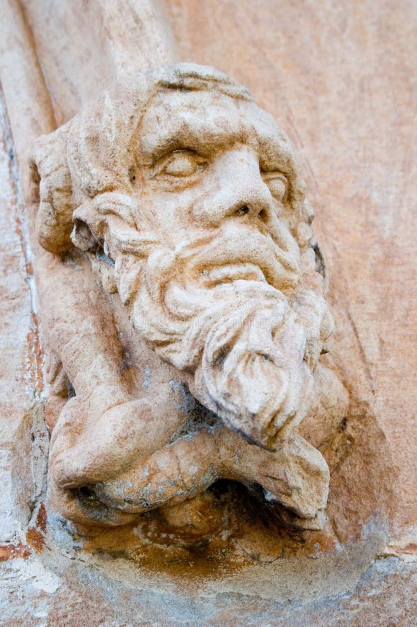 Grotesk stockbild. Bild von kunst, grenzstein, geschöpf - 689545