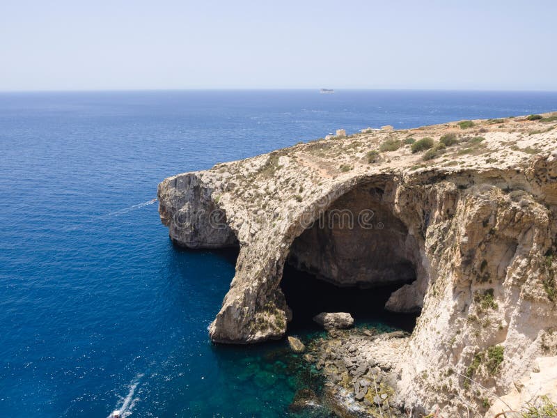 Area Blu Della Grotta in Gozo, Malta Immagine Stock - Immagine di ...