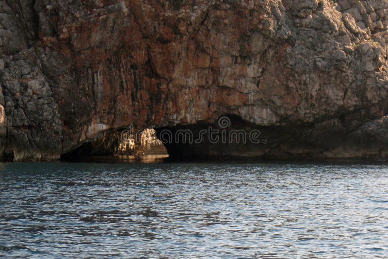 Grotta blu, Montenegro immagine stock. Immagine di mare - 78162155