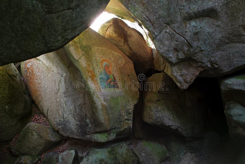 Grotte De Forêt De Fontainebleau Image stock - Image of fontainebleau ...