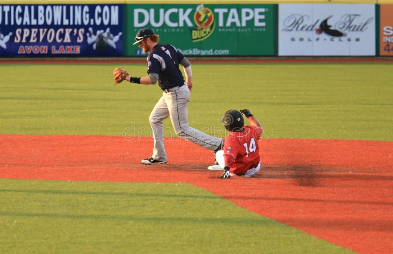 Ground ball editorial stock image. Image of runner, catching - 51008889