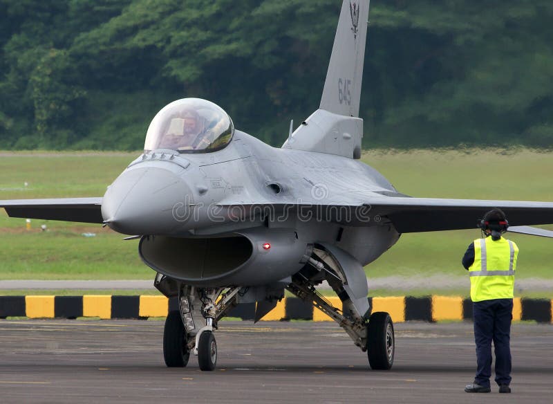Ground Crew Observing F16 Engine Power Up Editorial Stock Image - Image ...