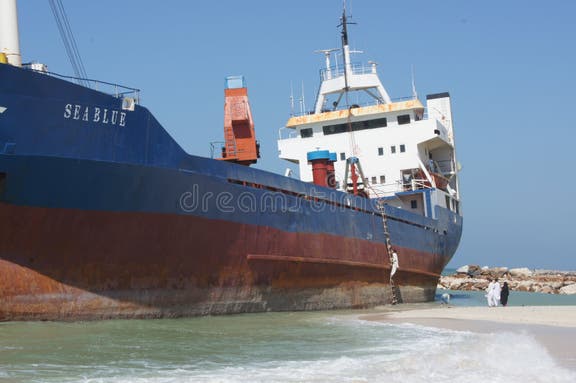 Grounded Cargo Ship Accident Editorial Image - Image of rope, accident ...