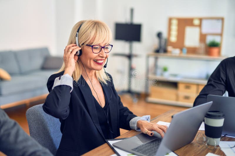 168 Happy Call Center Employees Smiling Together Stock Photos - Free ...