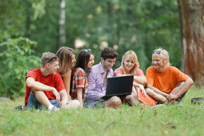 Group of College Students Studying Together on Campus Ground Stock ...