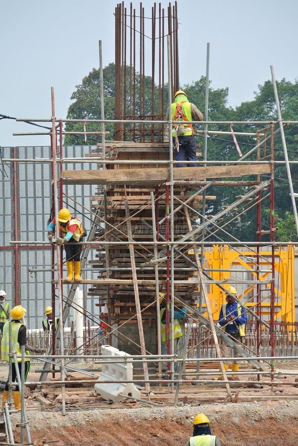 Group of Construction Worker Fabricating Column Formwork Stock Photo ...