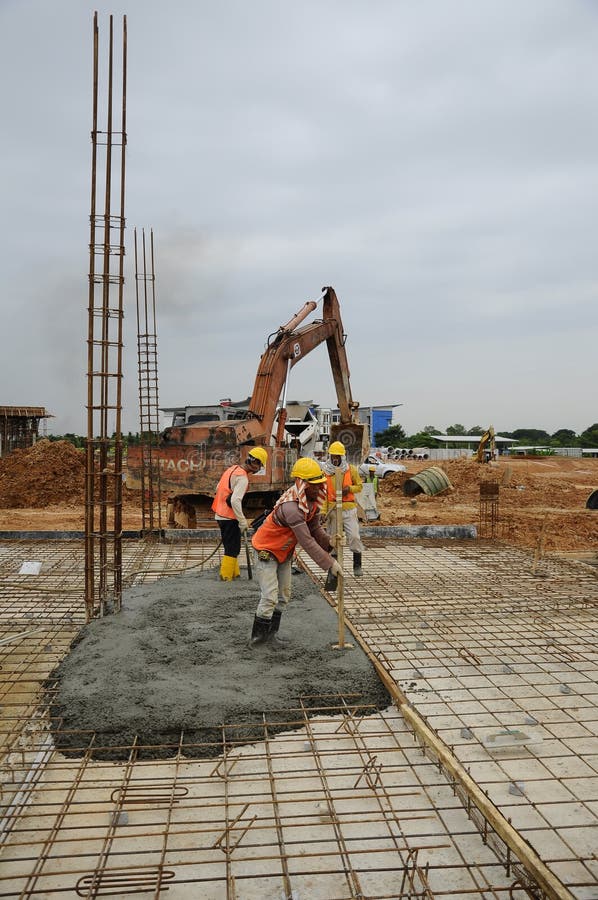 Group Construction Workers Casting Floor Slab Beam Stock Photos - Free ...