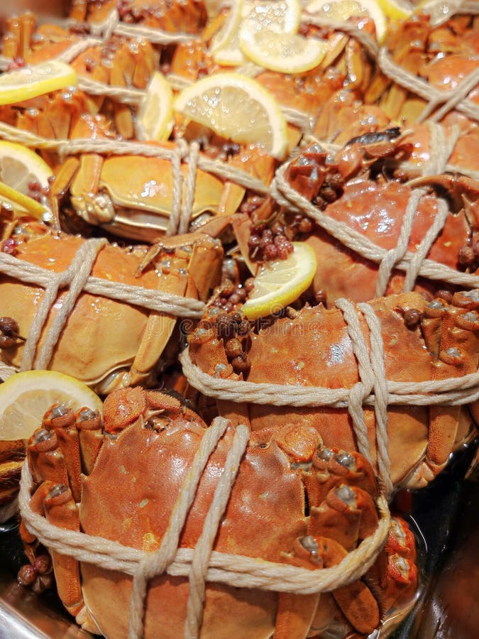Group of Crabs with Lemon Ready To Eat Stock Photo - Image of roped ...