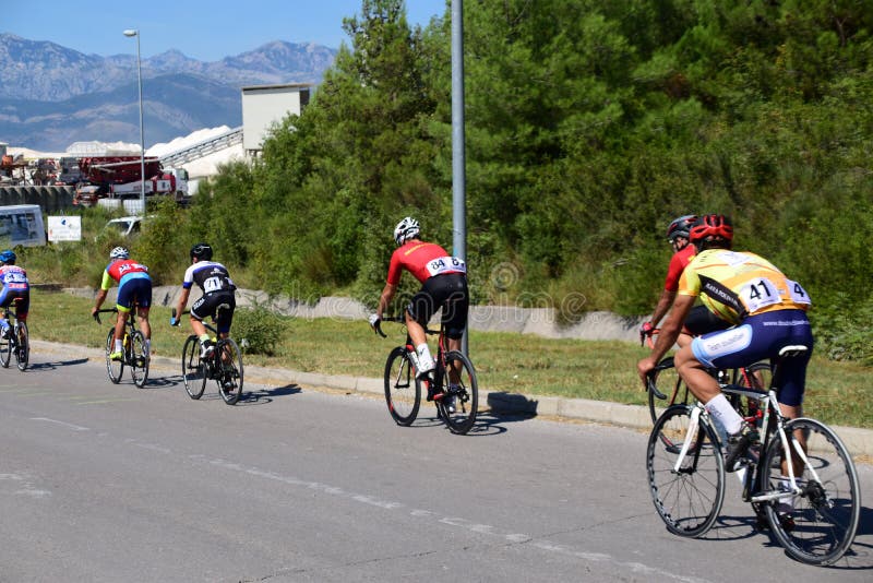 Two cyclists editorial photo. Image of distance, fast - 158595086