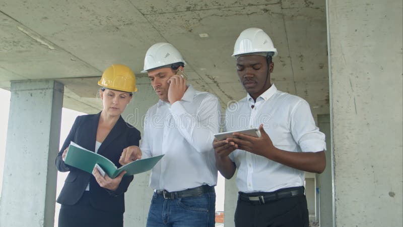 Group of Engineers and Experts Discuss about Construction Site Stock ...