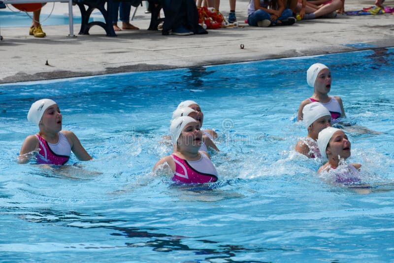 Group of Girls in a Pool Practicing Synchronized Swimming Editorial ...